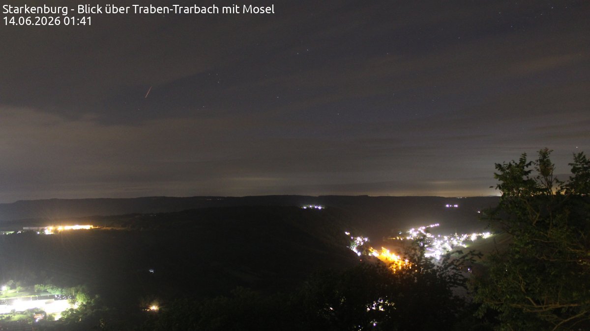 Blick von Starkenburg über die Mosel Richtung Enkirch mit Schleuse Enkirch